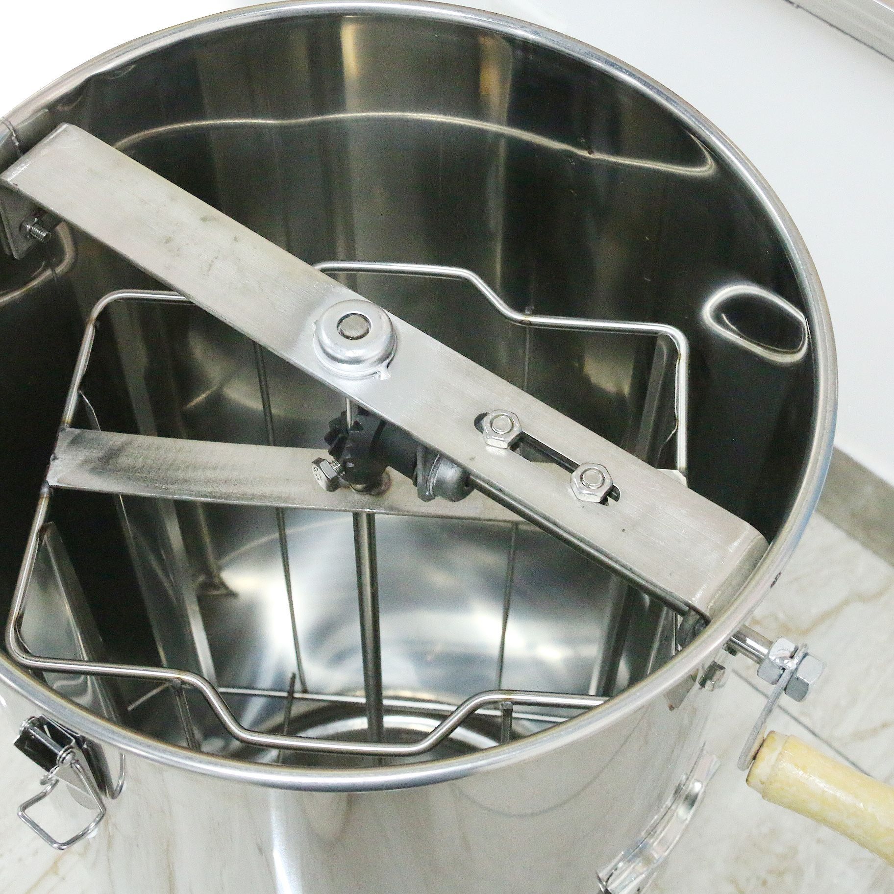 2-frame Manual Honey Extractor – BeeBrill-Beehive Equipment Factory